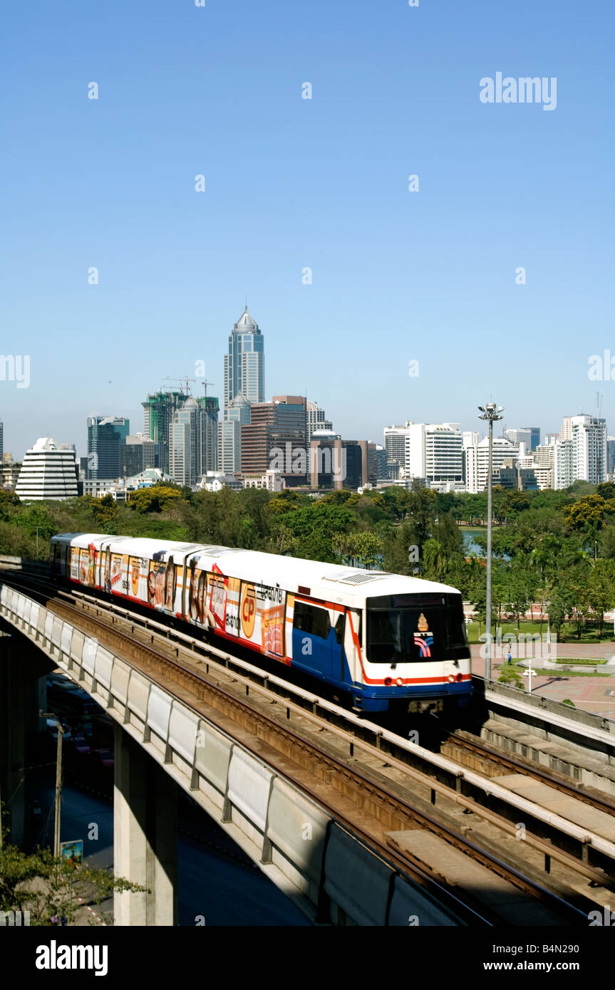 Vertical view bangkok sky train hi-res stock photography and images - Alamy