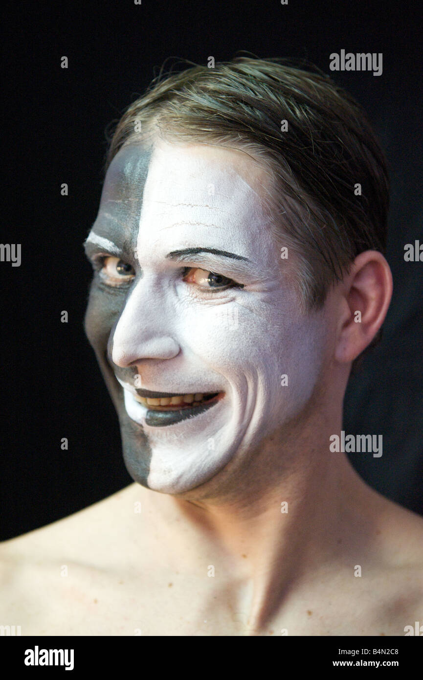 Funny performance art hi-res stock photography and images - Alamy