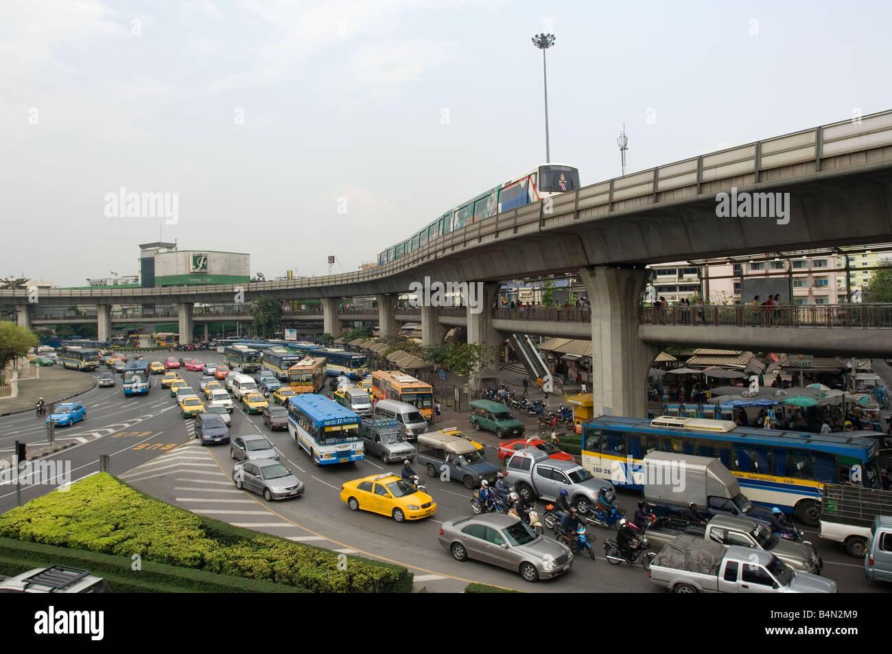 Noon Traffic with Skytrain at Victory Monument Stock Photo - Alamy