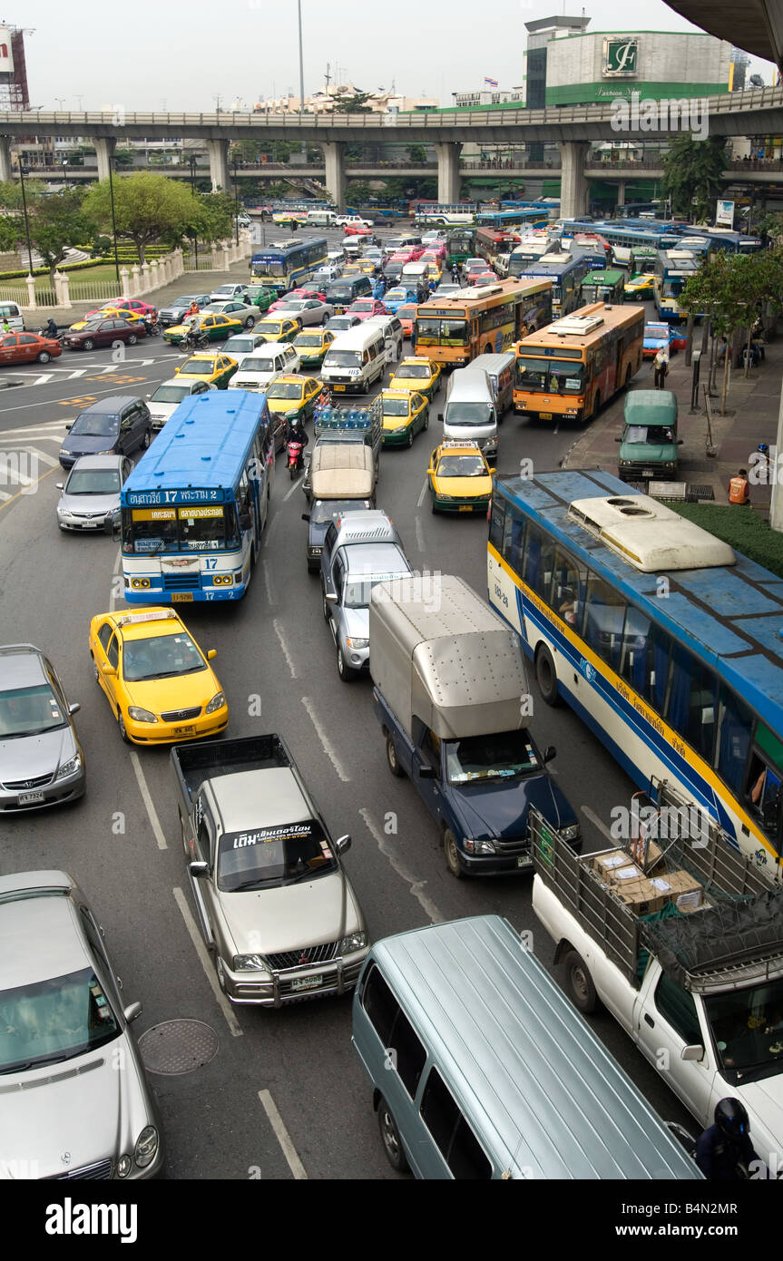 Noon Traffic at Victory Monument Stock Photo - Alamy