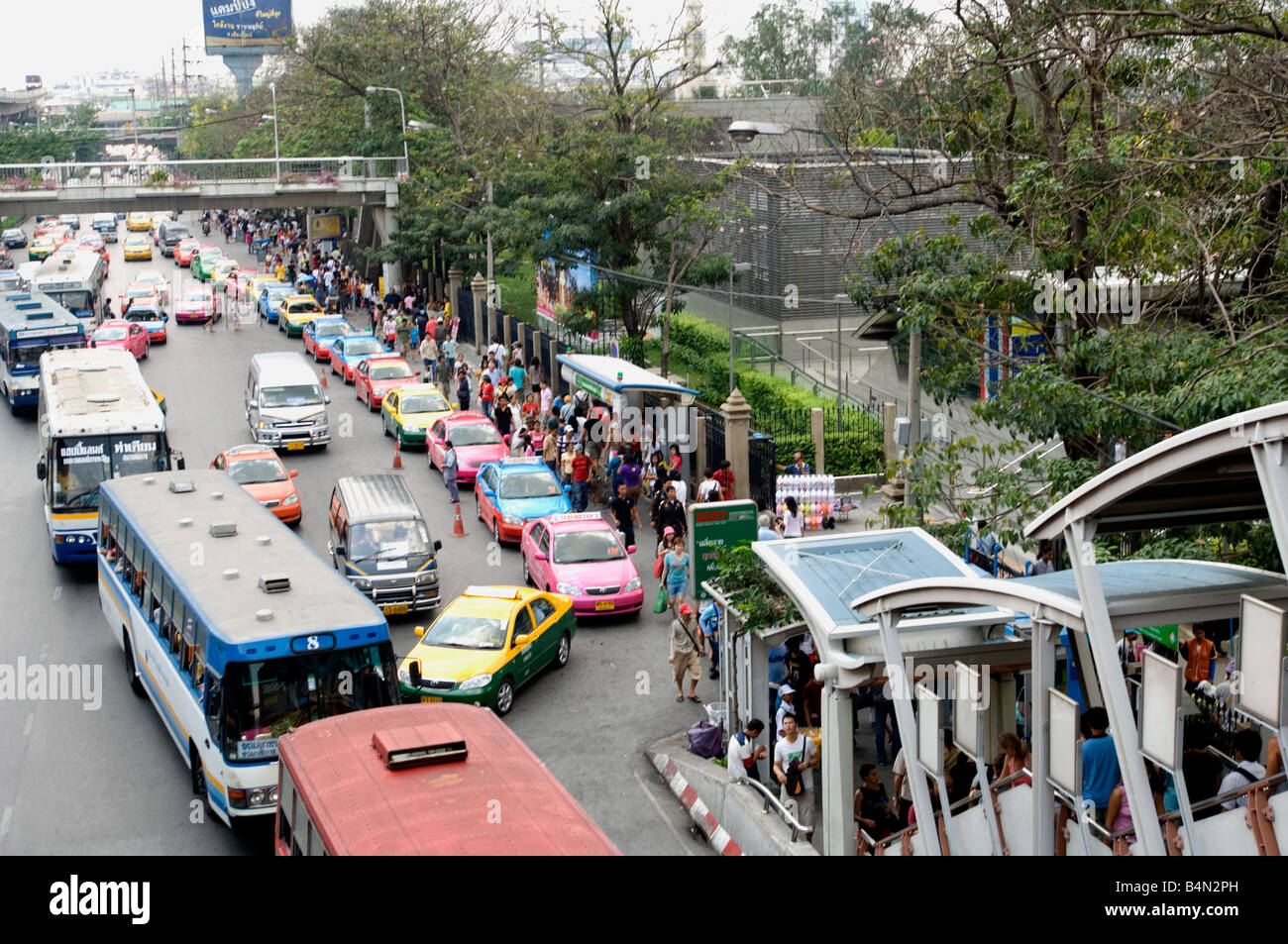 Traffic at the Pedestrian Overpass at Mo Chit Station Stock Photo - Alamy