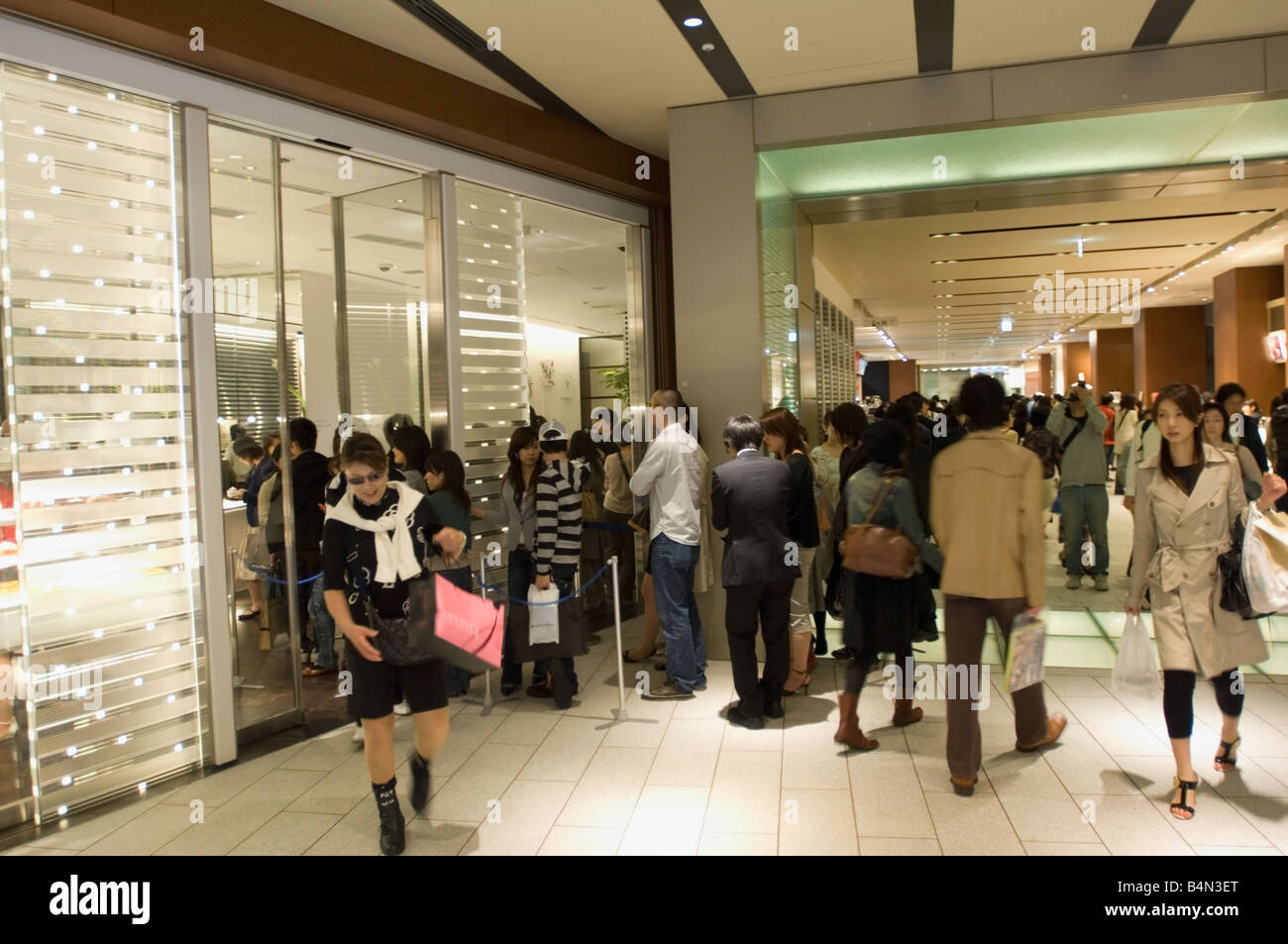 Interior of the newly opened Tokyo Midtown in Roppongi Long queue at a ...