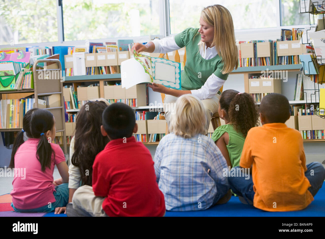 Children reading library hi-res stock photography and images - Alamy