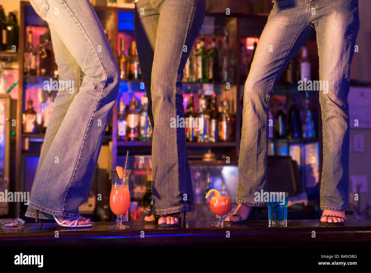 Bar top dancing hi-res stock photography and images - Alamy