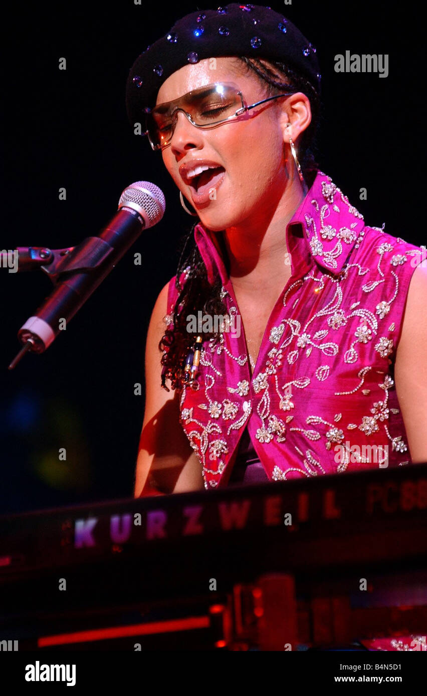 Alicia keys 2002 hi-res stock photography and images - Alamy