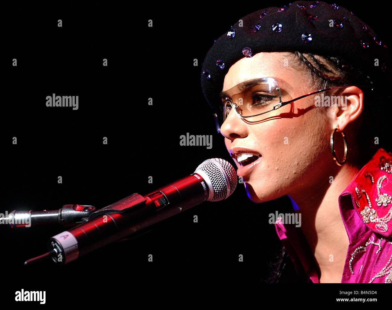 Alicia keys 2002 hi-res stock photography and images - Alamy