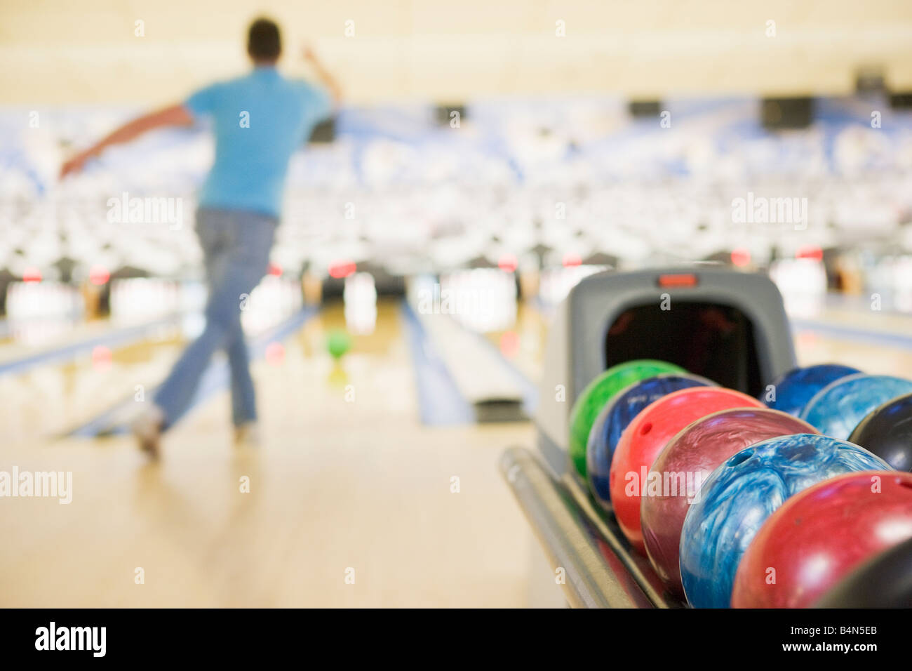 Bowling alley machine hi-res stock photography and images - Alamy