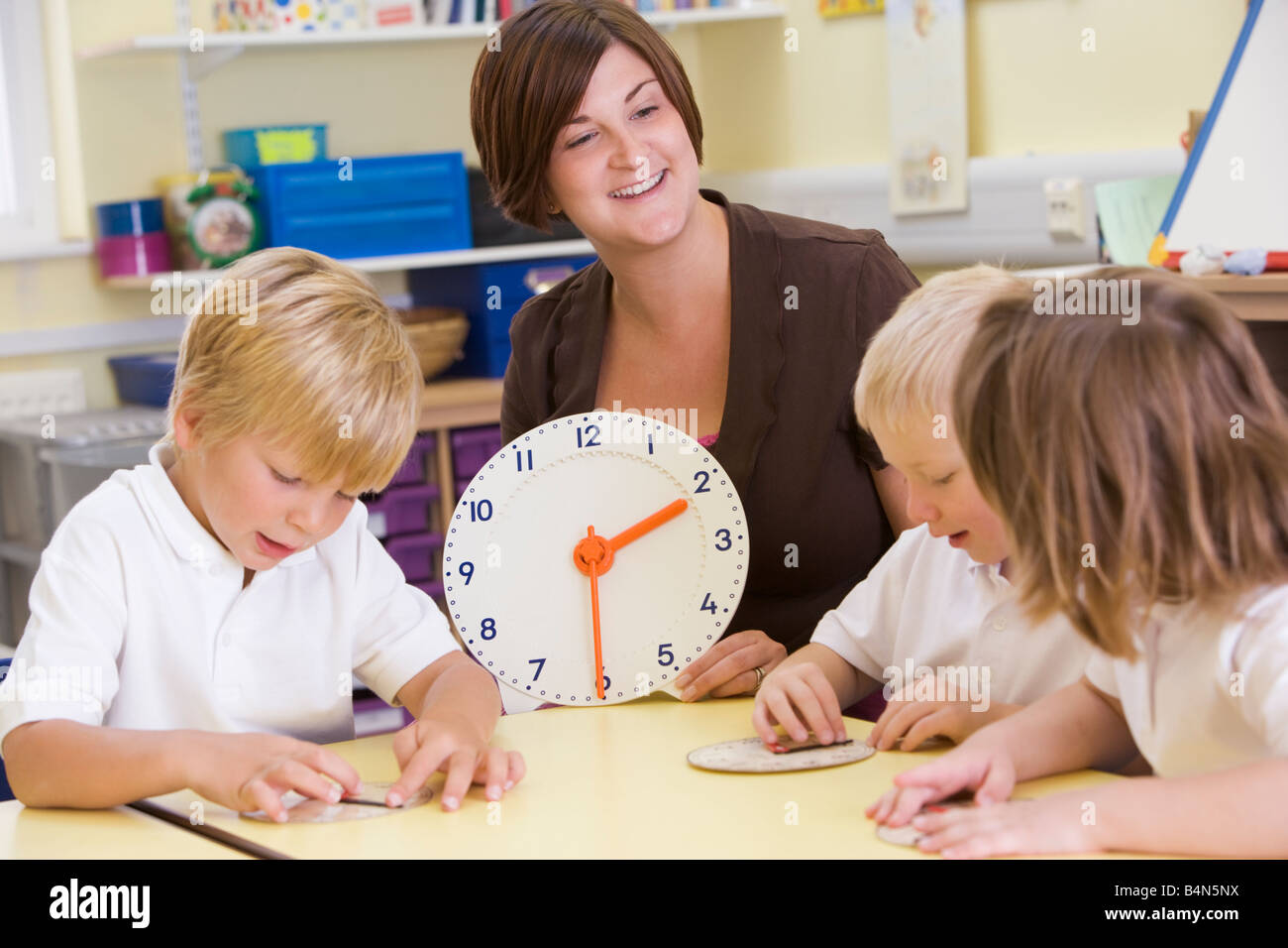 Telling time classroom hi-res stock photography and images - Alamy