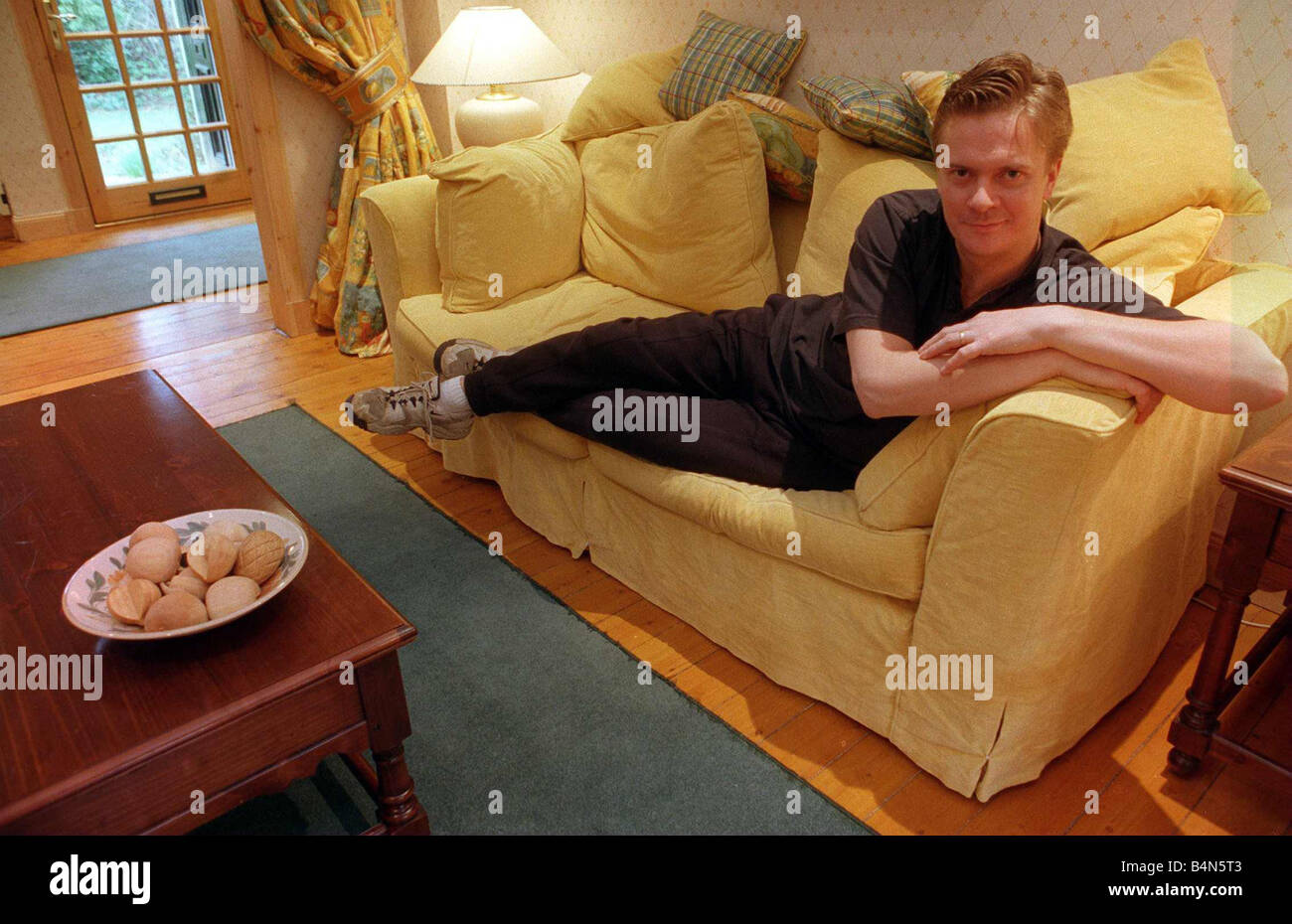 James MacPherson actor in Taggart Lying on settee March 1997 Stock ...