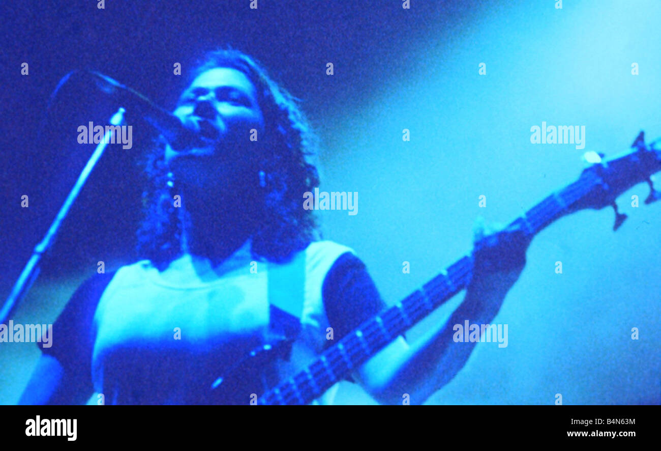 Kim deal singer hi-res stock photography and images - Alamy