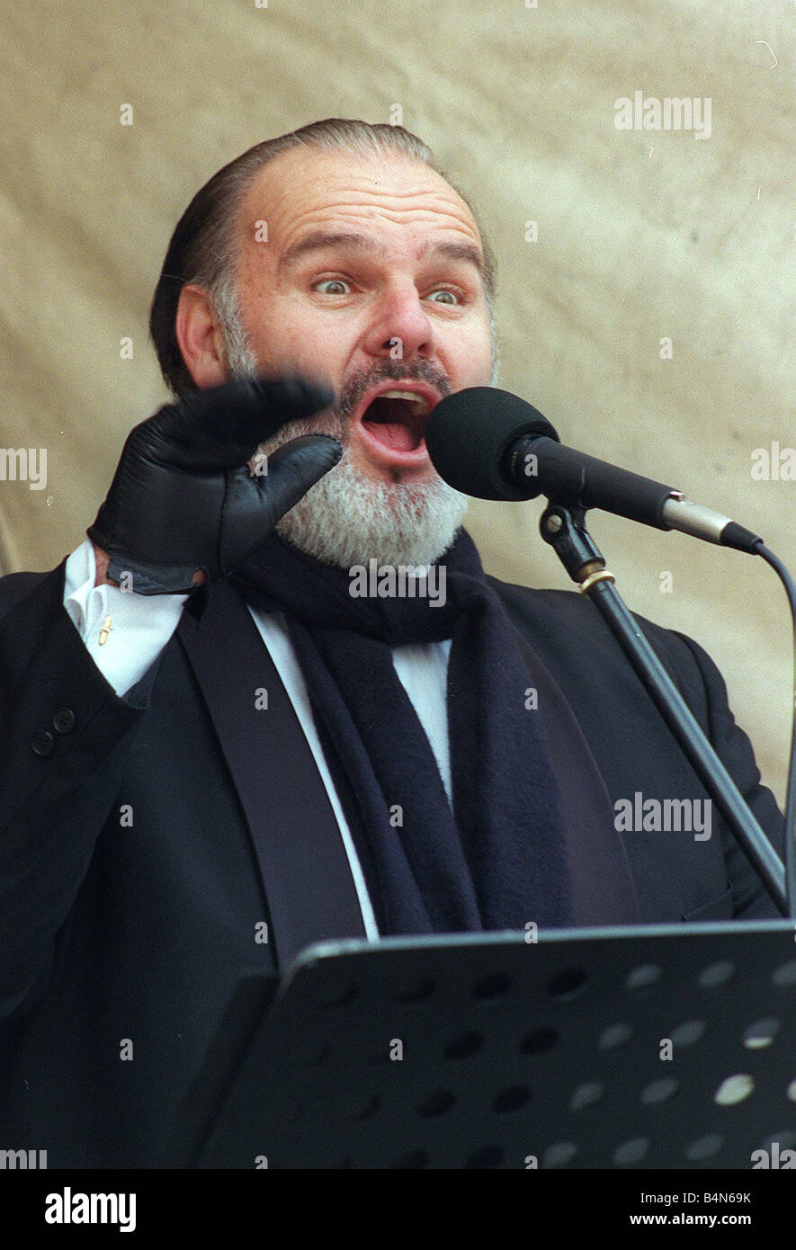 Richard Winsborough Australian tenor singer 1999 Stock Photo - Alamy