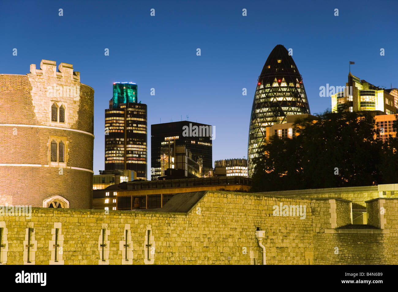 View of the City of London at dusk with Tower of London in foreground ...