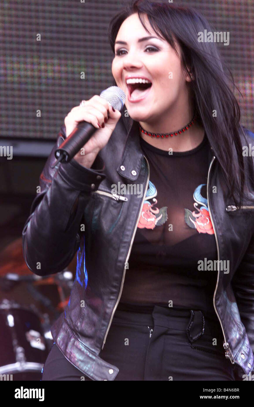 Martine McCutcheon at the Party in the Park July 1999 singing at Hyde ...
