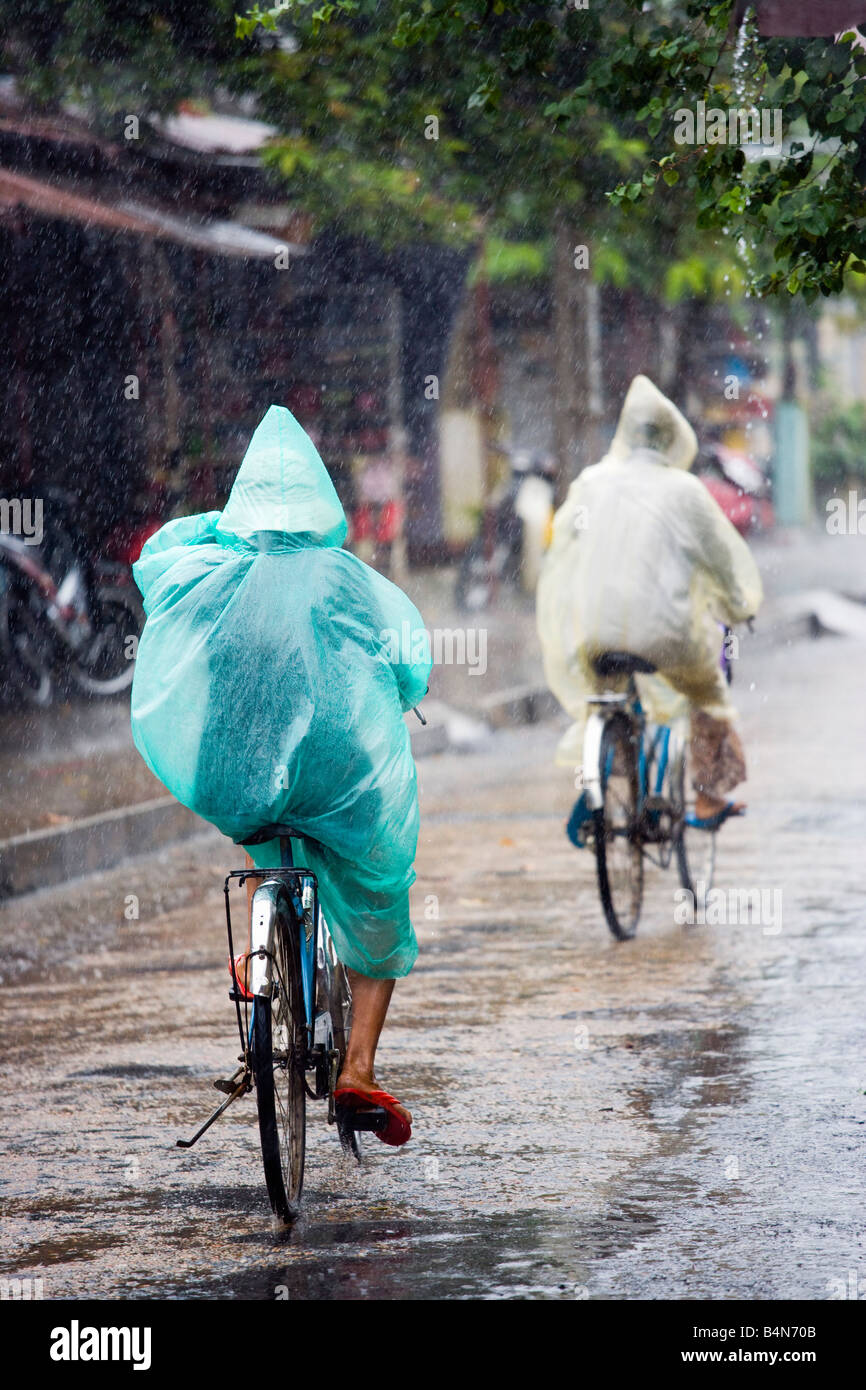 Cycling in the rain hi-res stock photography and images - Alamy