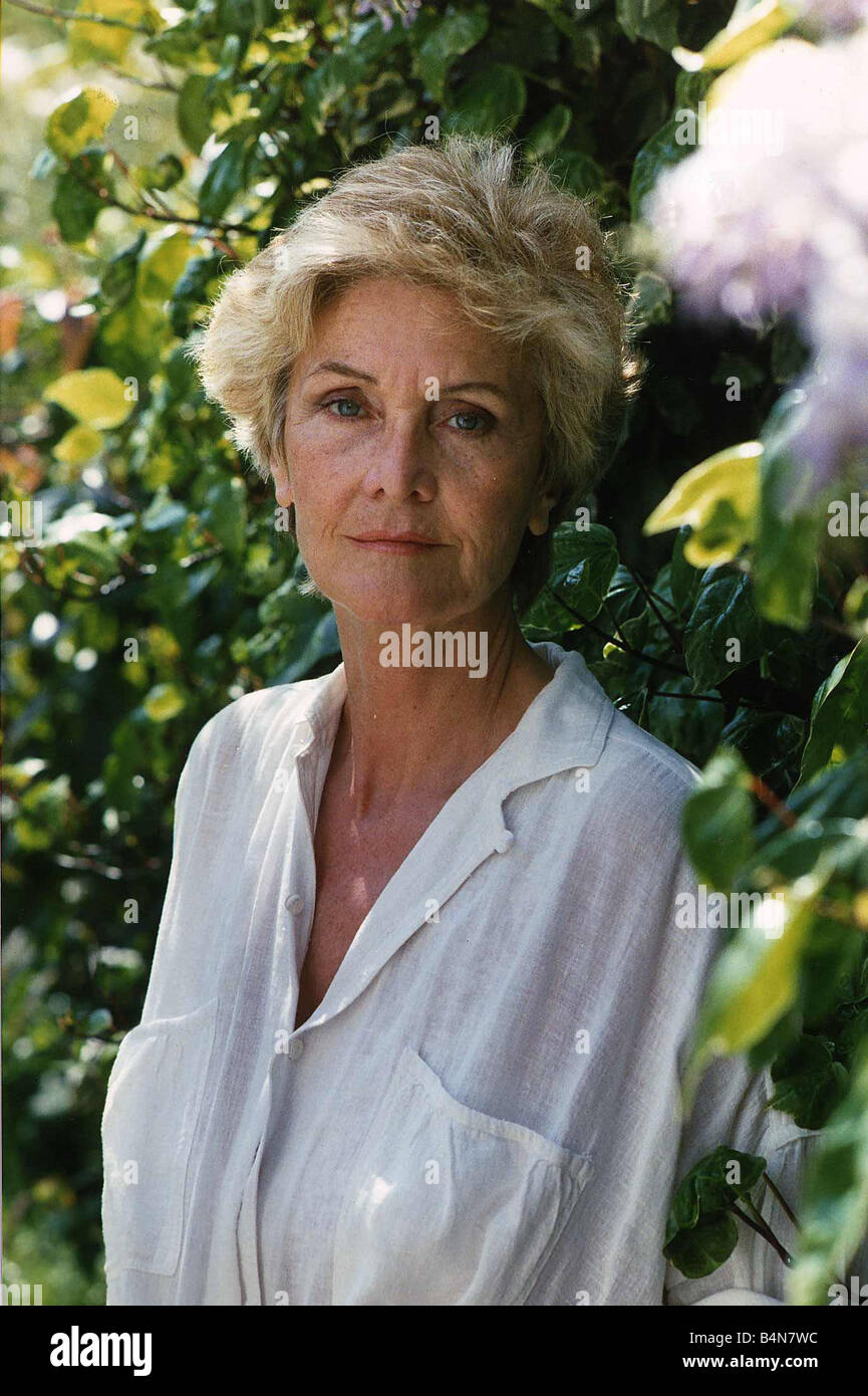 Sheila hancock actress hi-res stock photography and images - Alamy