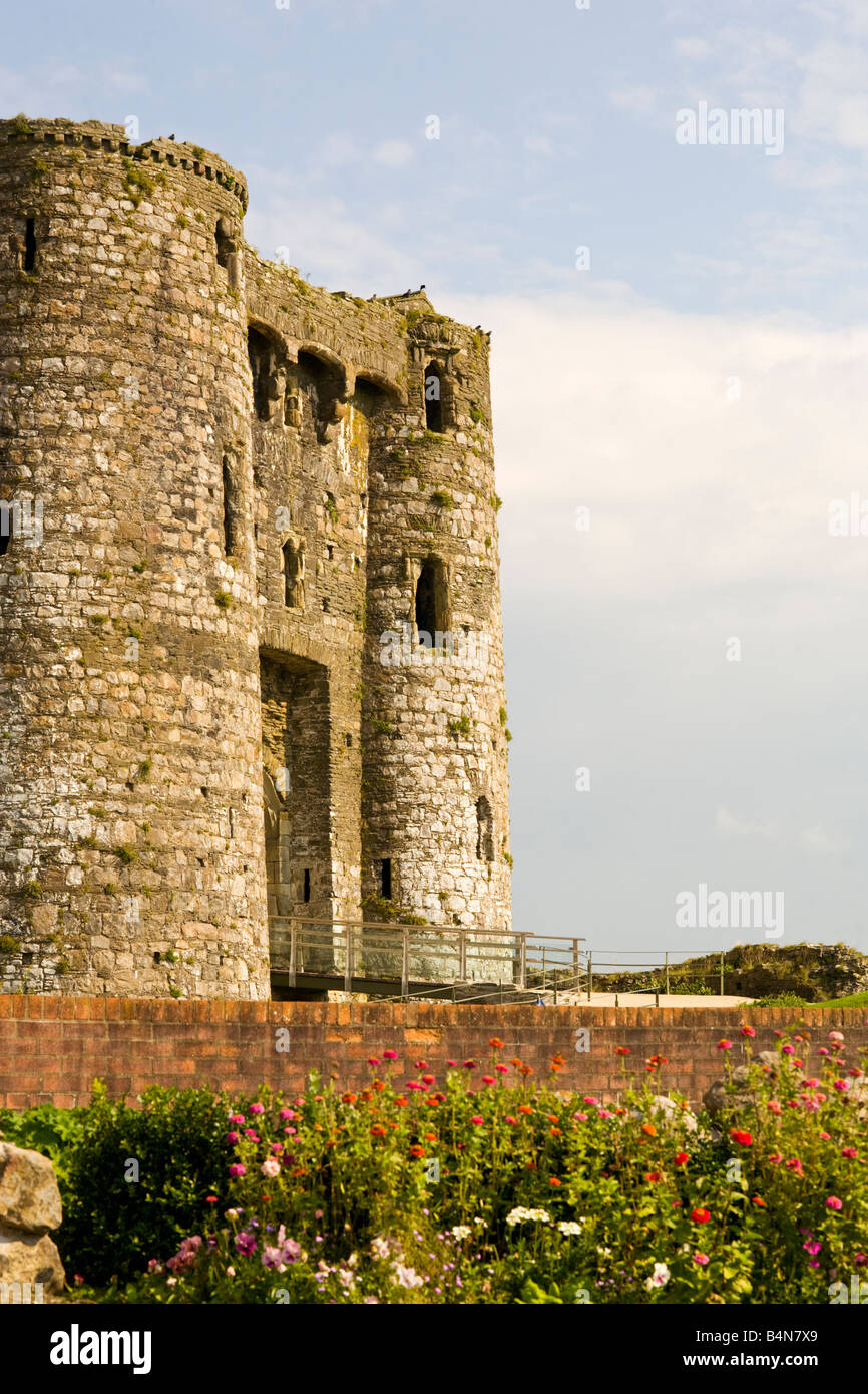 Kidwelly castle hi-res stock photography and images - Alamy