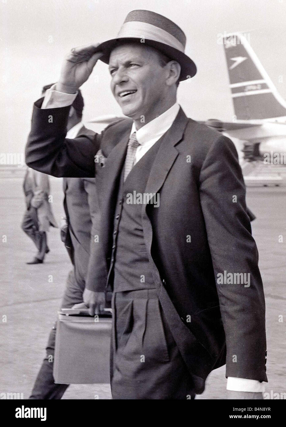 Frank sinatra seen arriving heathrow hi-res stock photography and ...