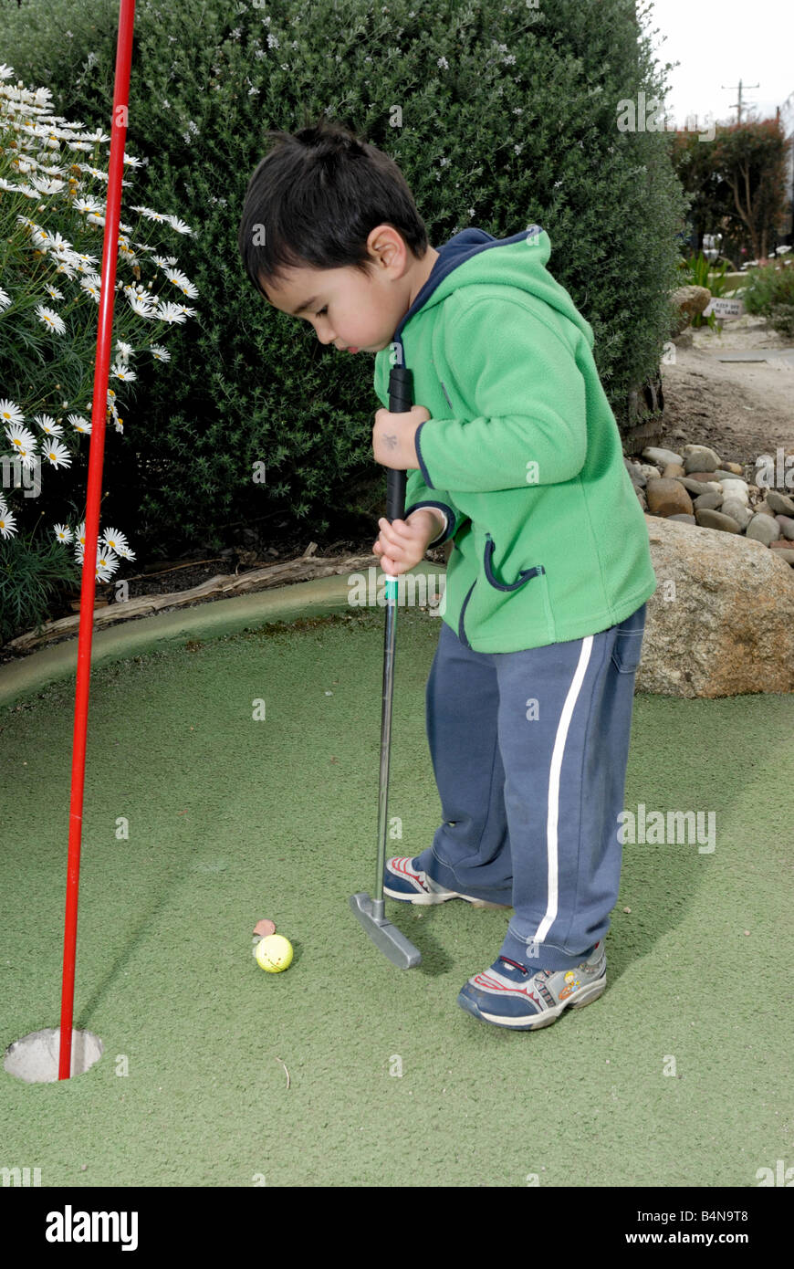 Little boy playing mini golf Stock Photo - Alamy