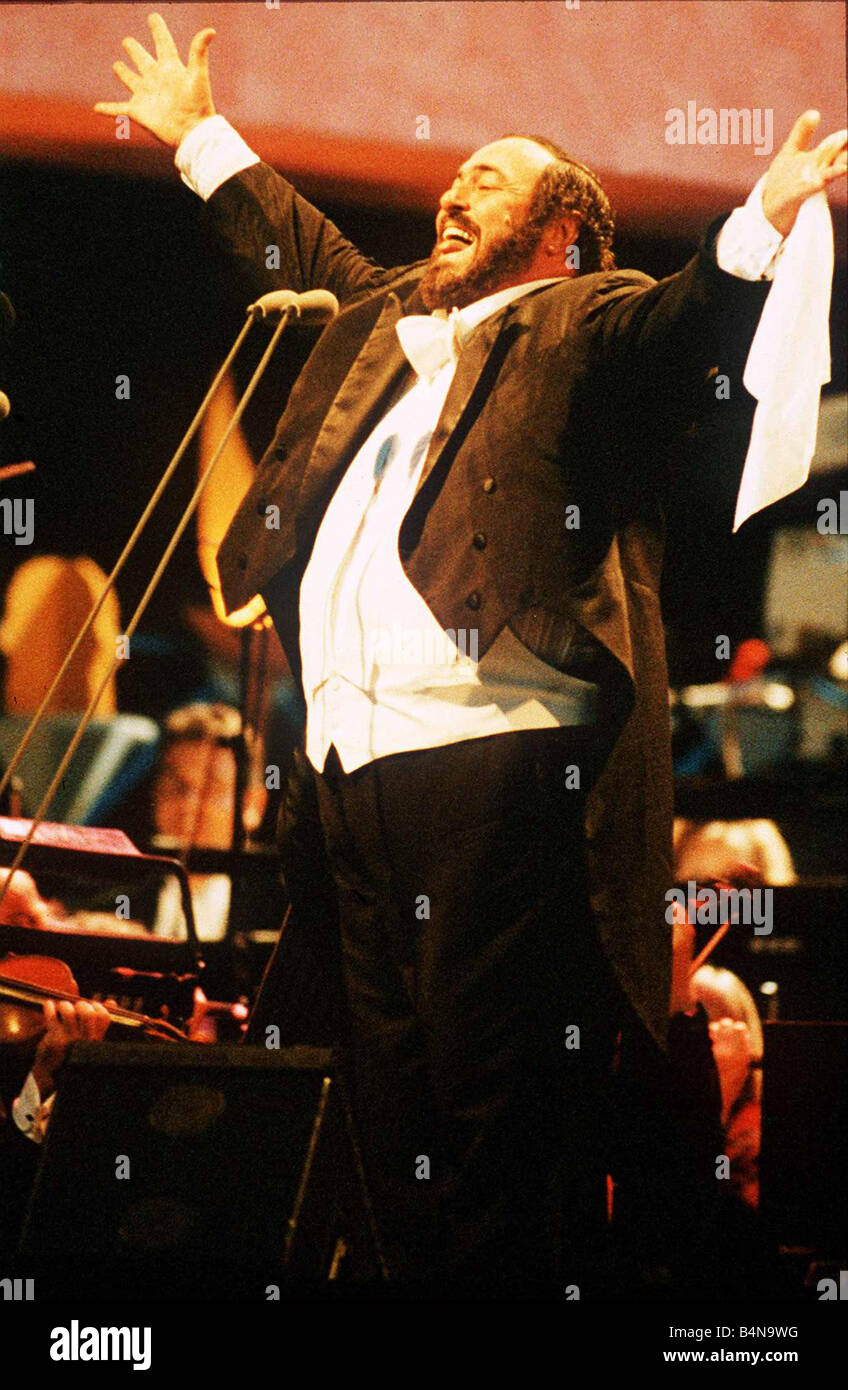 Luciano Pavarotti opera singer in Hyde Park concert Stock Photo - Alamy Luciano Pavarotti opera singer in Hyde Park concert Stock Photo - Alamy