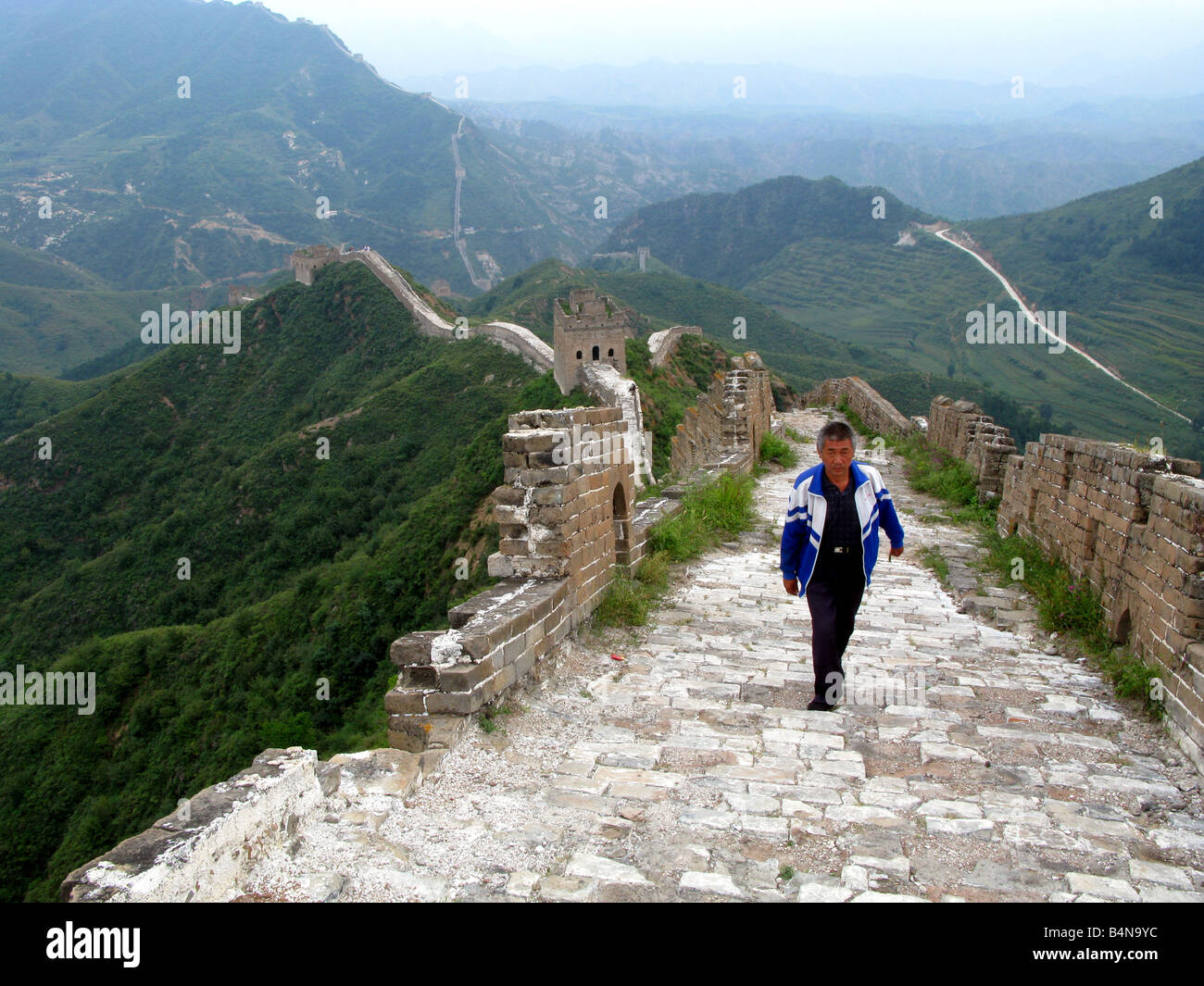 Walking on the great wall china hi-res stock photography and images - Alamy