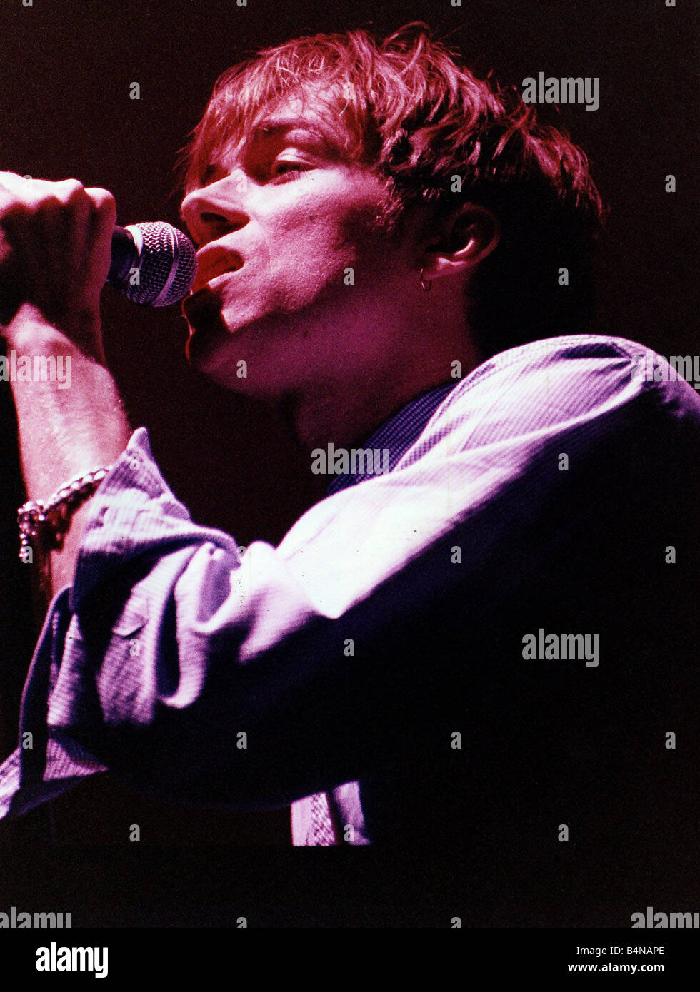 Damon albarn lead singer blur hi-res stock photography and images - Alamy