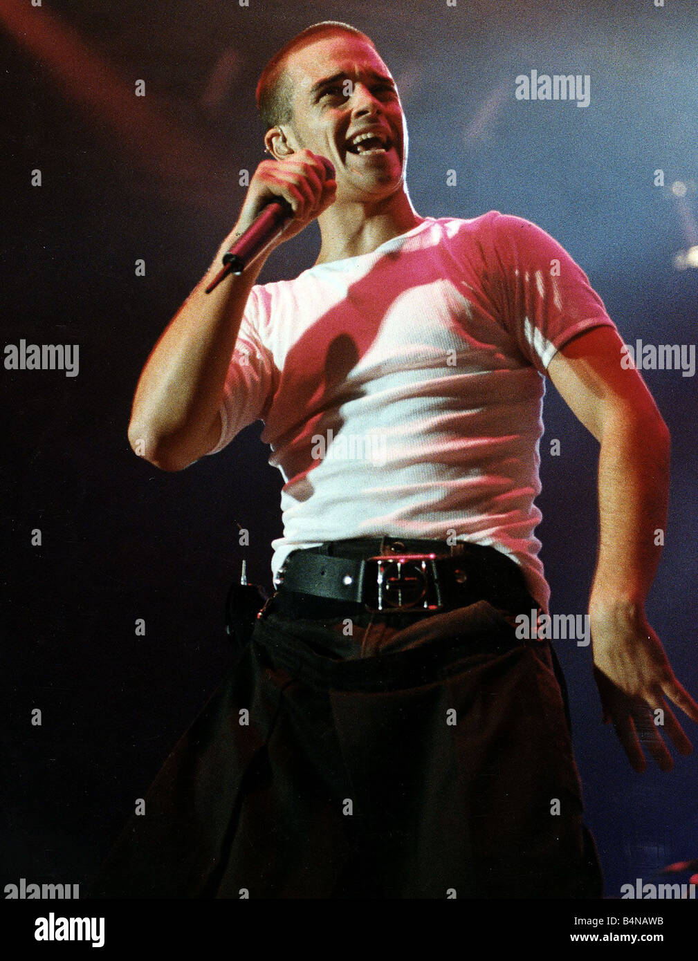 Robbie williams 1990s hi-res stock photography and images - Alamy