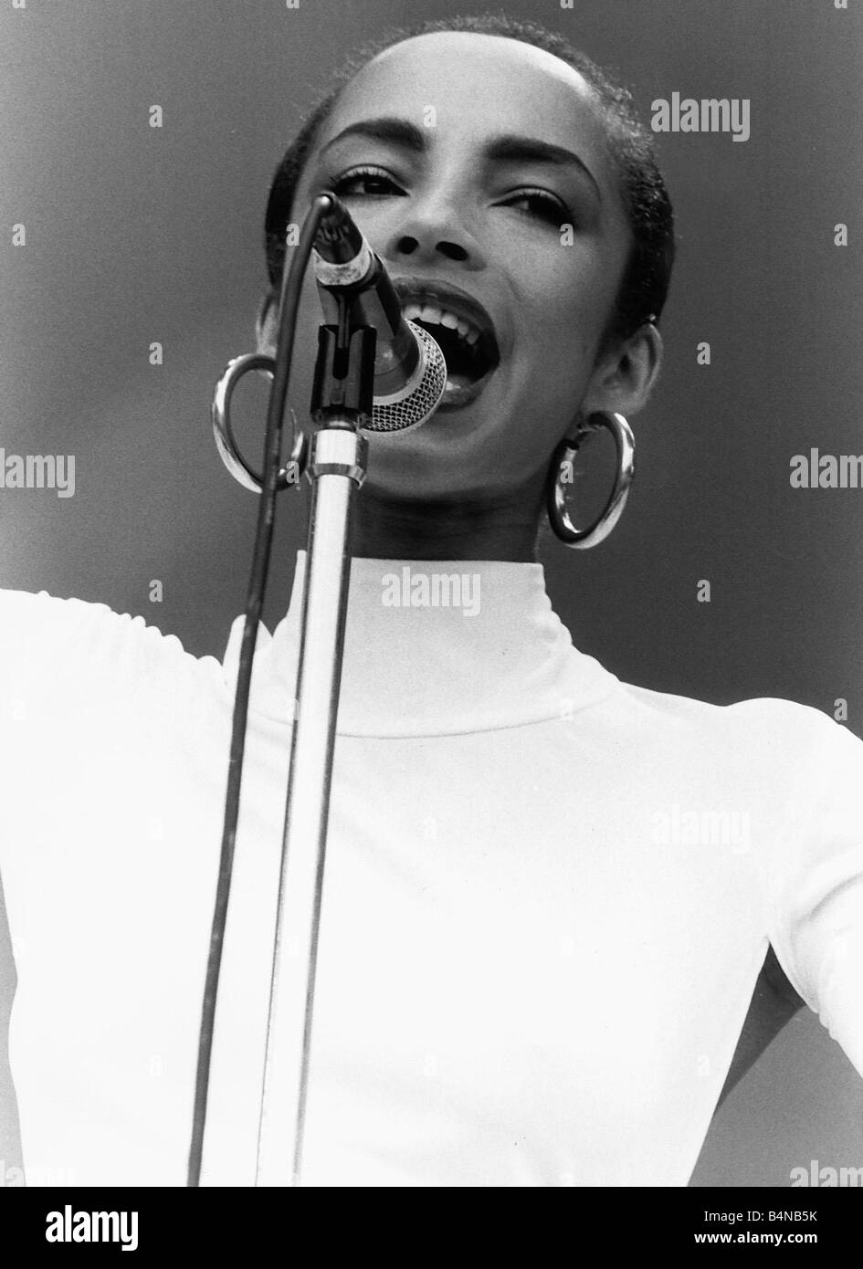 Sade singer hi-res stock photography and images - Alamy