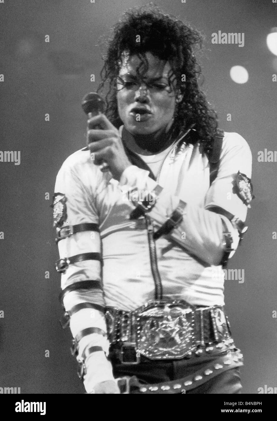 Michael Jackson playing at Wembley singing July 1988 Stock Photo - Alamy