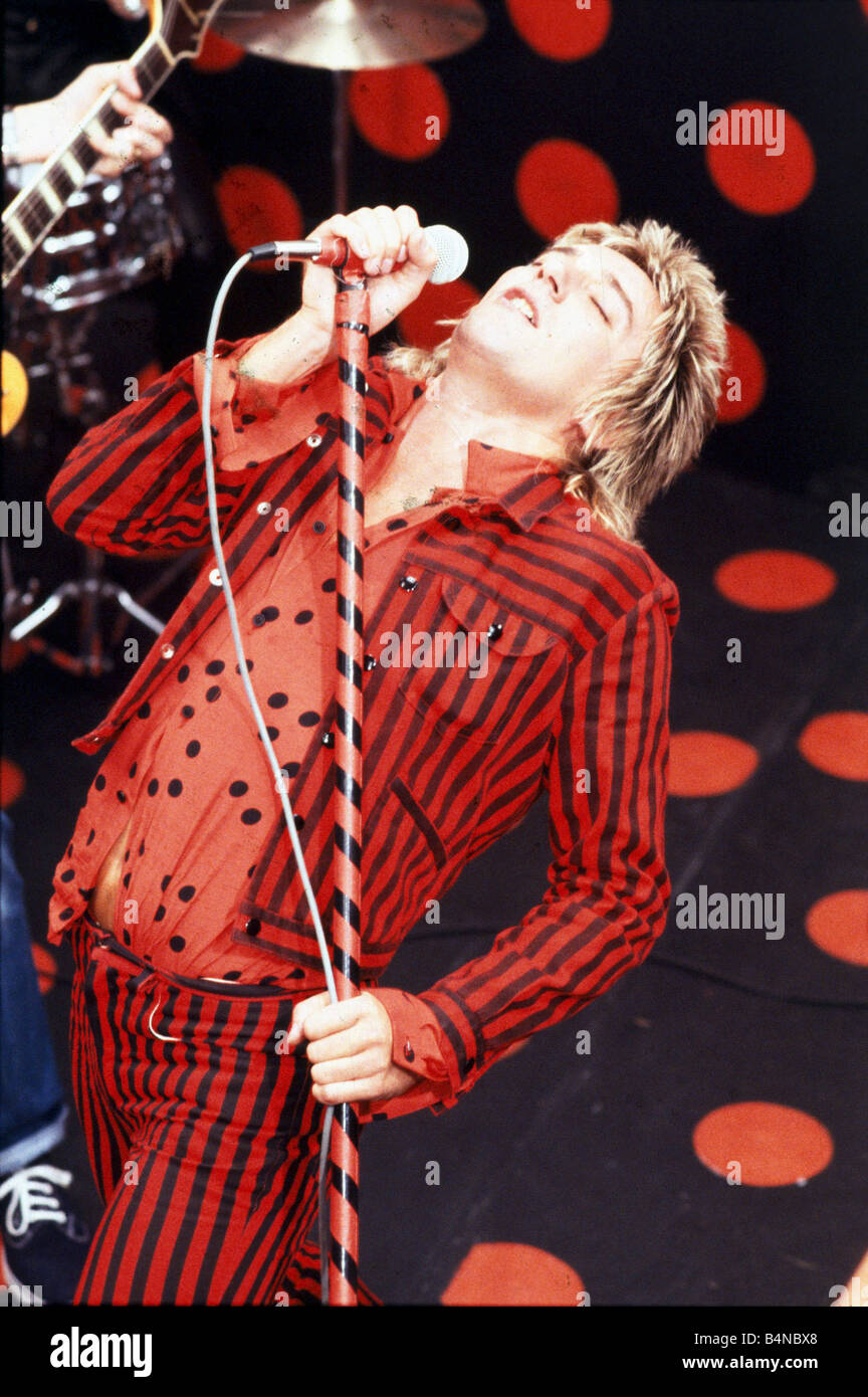Rod Stewart and his band during rehearsals for his 1980 European tour ...