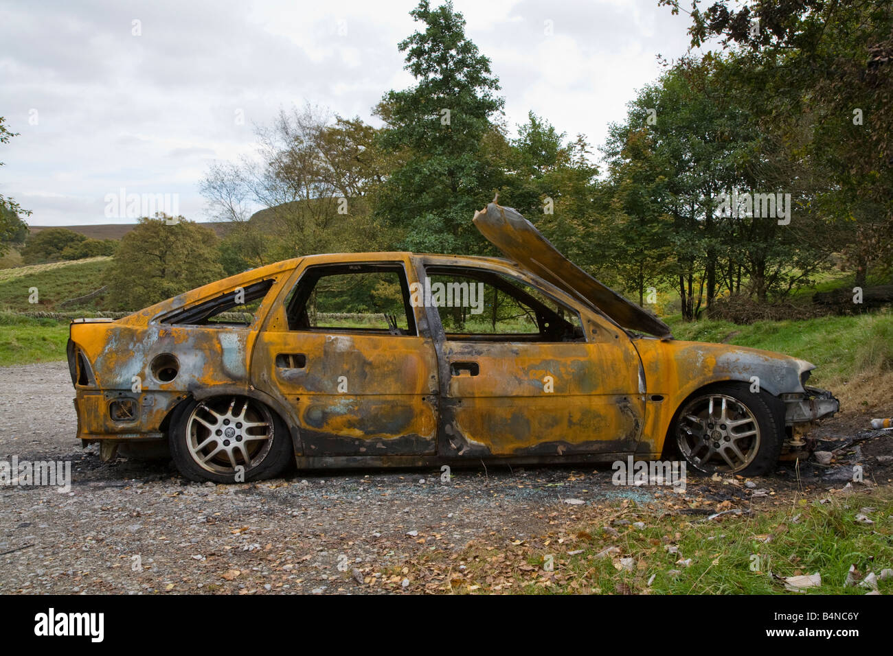Abandoned burnt out car Stock Photo - Alamy