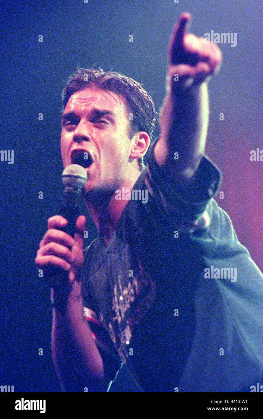 Robbie Williams on stage at the SECC in concert October 2000 Stock ...