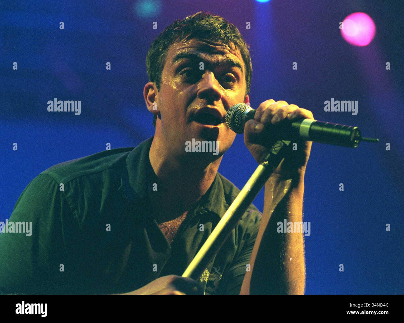 Robbie williams 1990s hi-res stock photography and images - Alamy