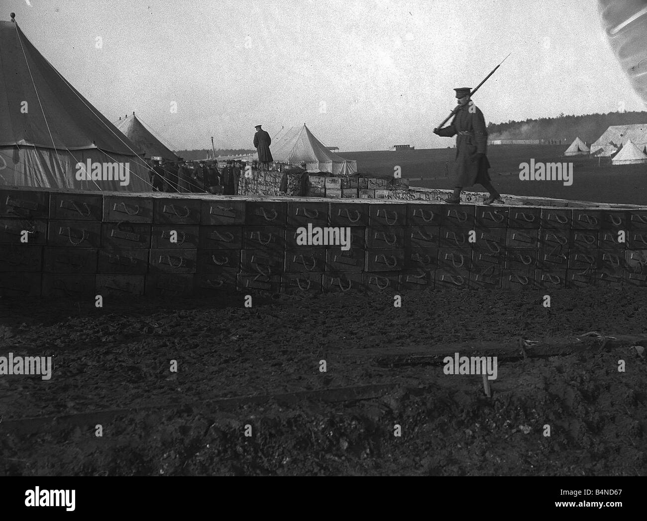 Army sentry hi-res stock photography and images - Alamy