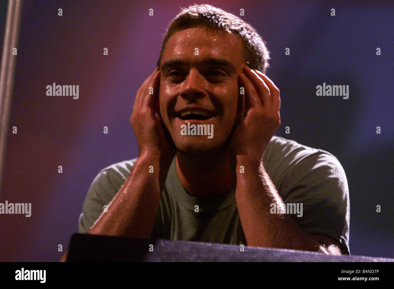 Robbie williams 1990s hi-res stock photography and images - Alamy
