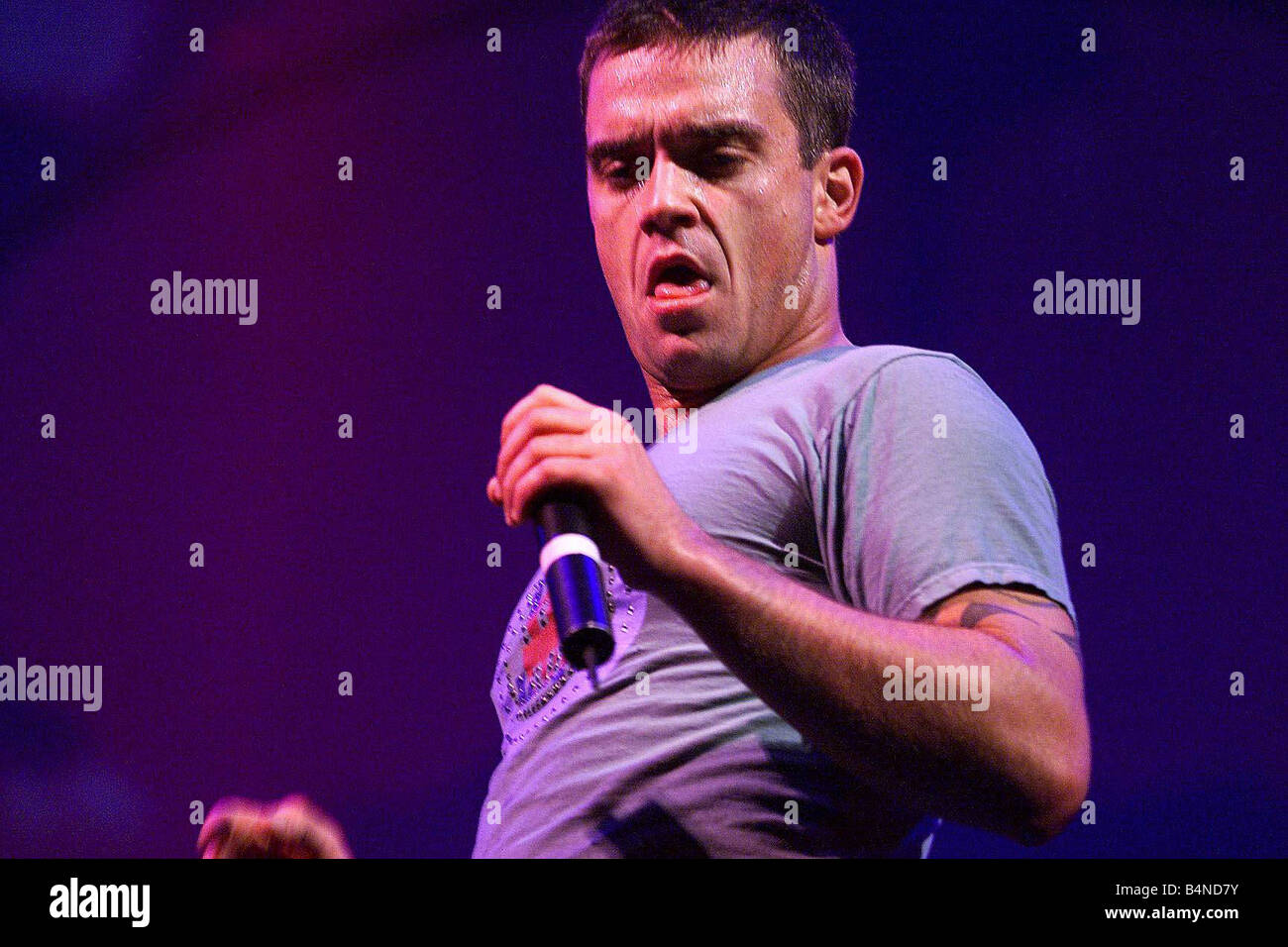Robbie williams 1990s hi-res stock photography and images - Alamy