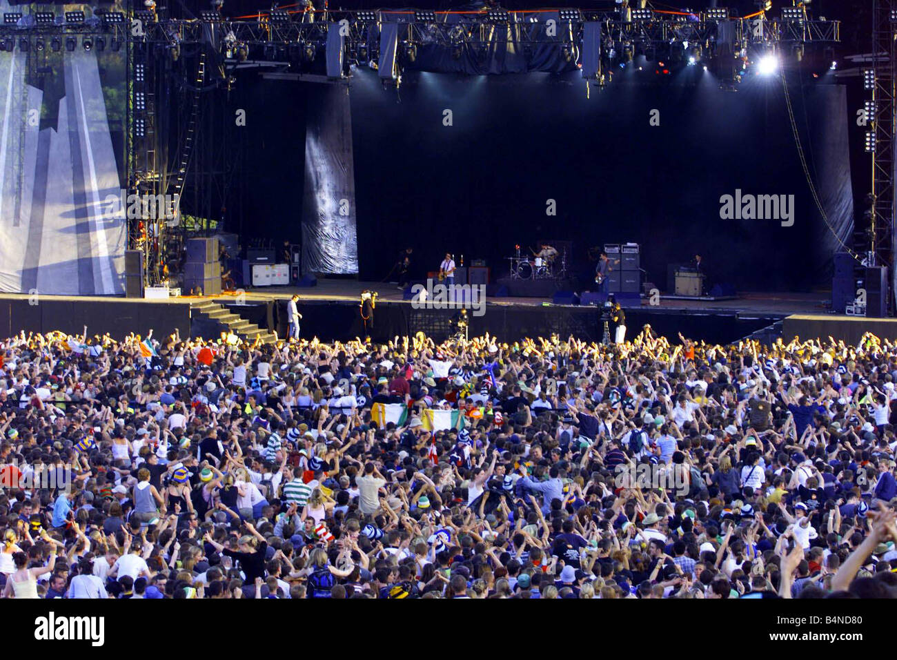 Robbie williams 1990s hi-res stock photography and images - Alamy