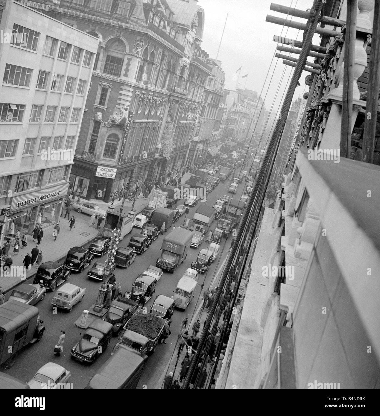 1950s london traffic Black and White Stock Photos & Images - Alamy
