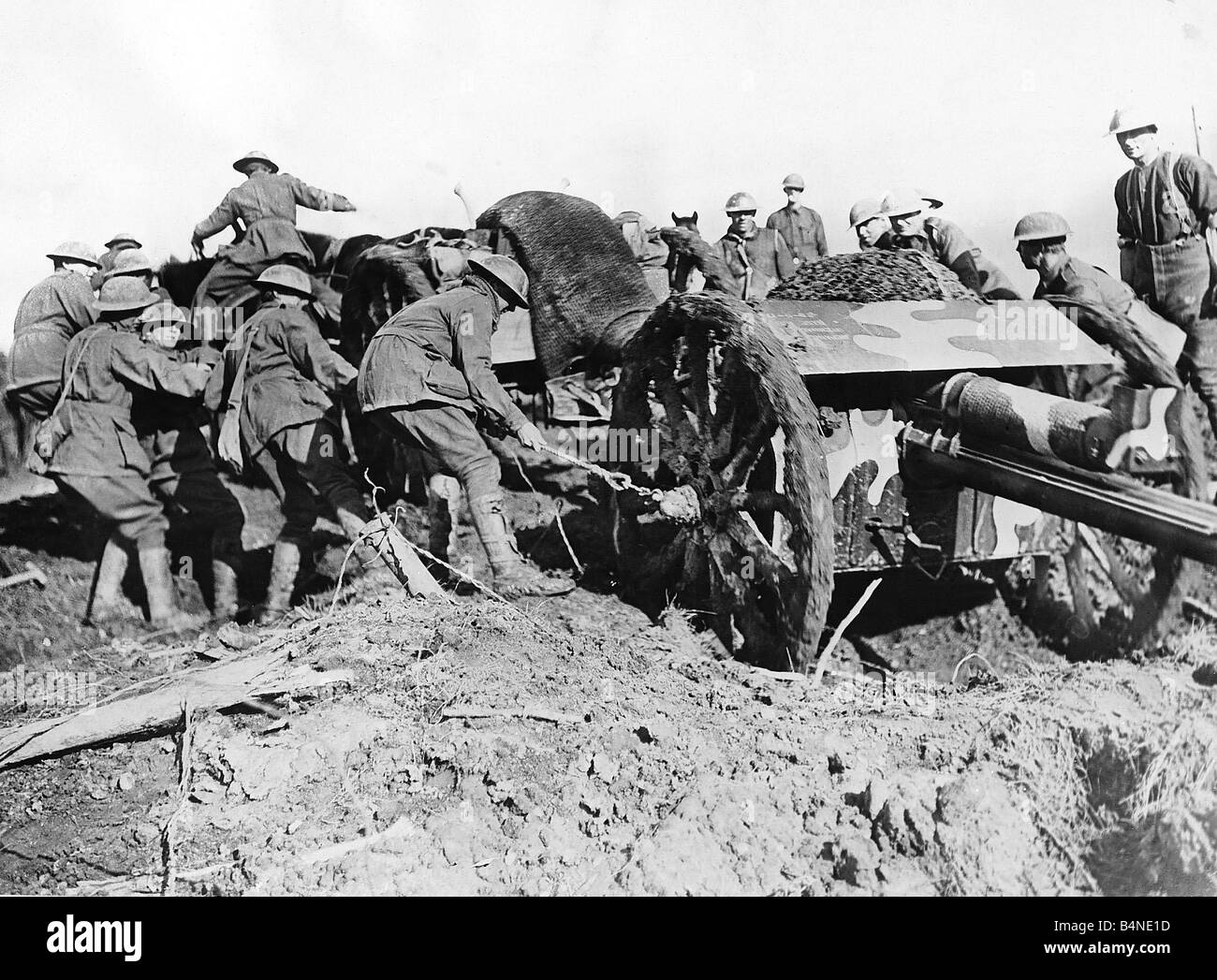 World war 1 soldiers mud hi-res stock photography and images - Alamy