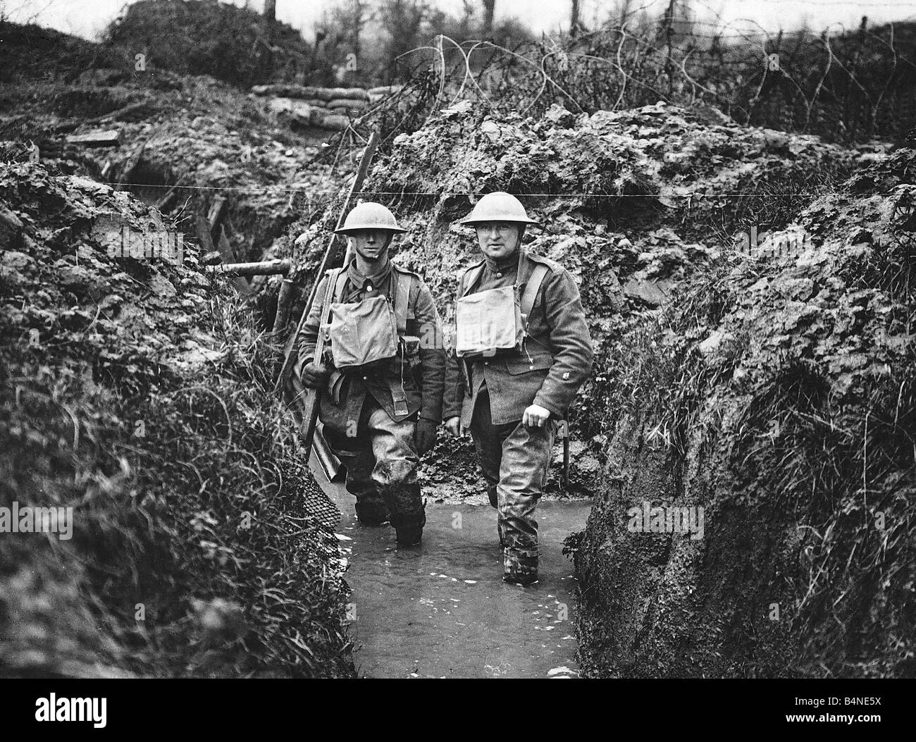 World war 1 trenches british soldiers hi-res stock photography and ...