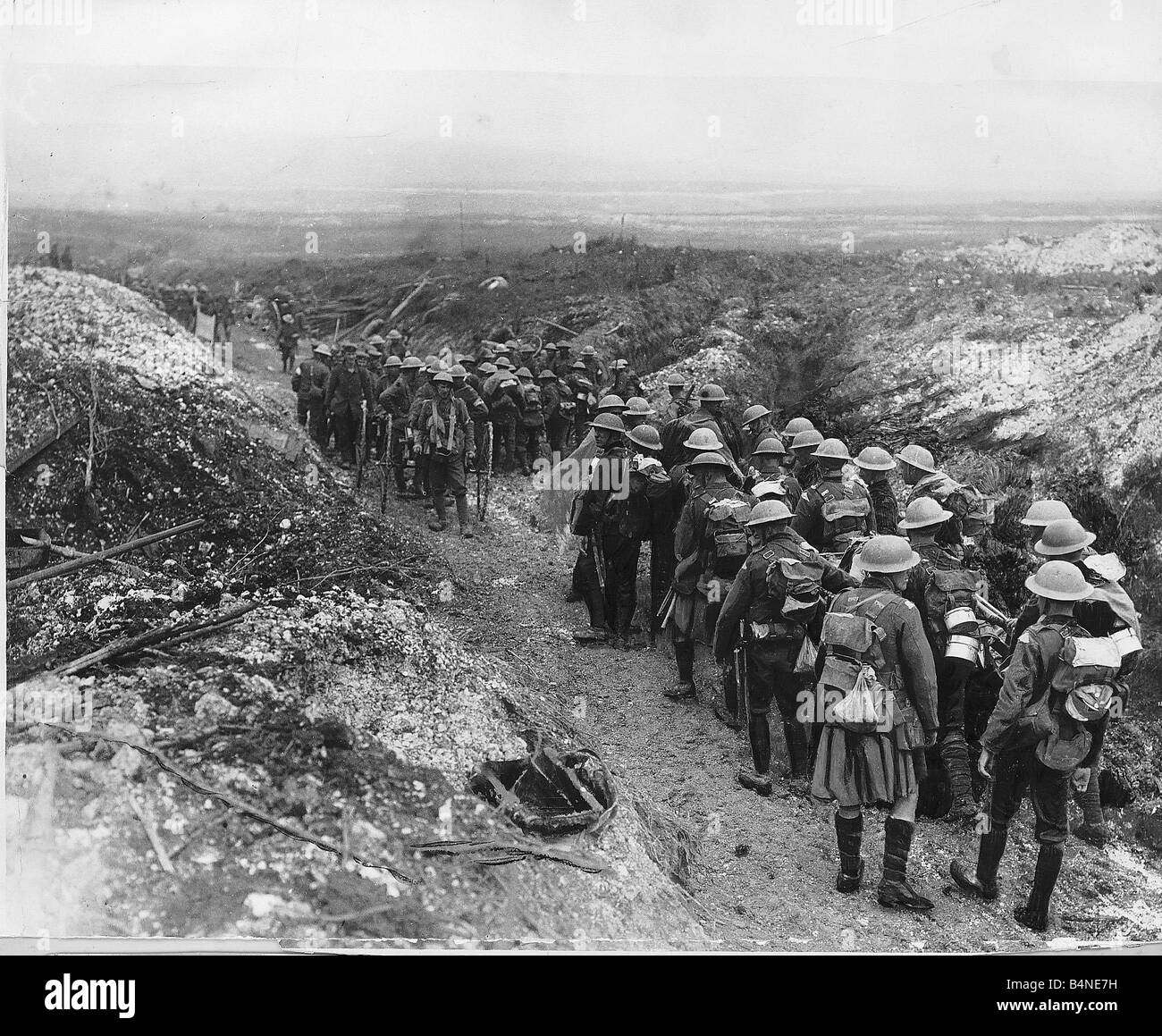 World War One British troops moving to front line July 1916 Stock Photo ...