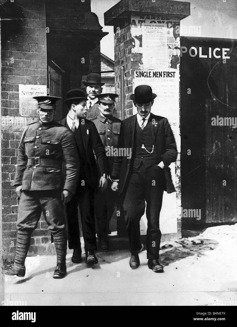 World War One Two conscientious objectors escorted from police station ...