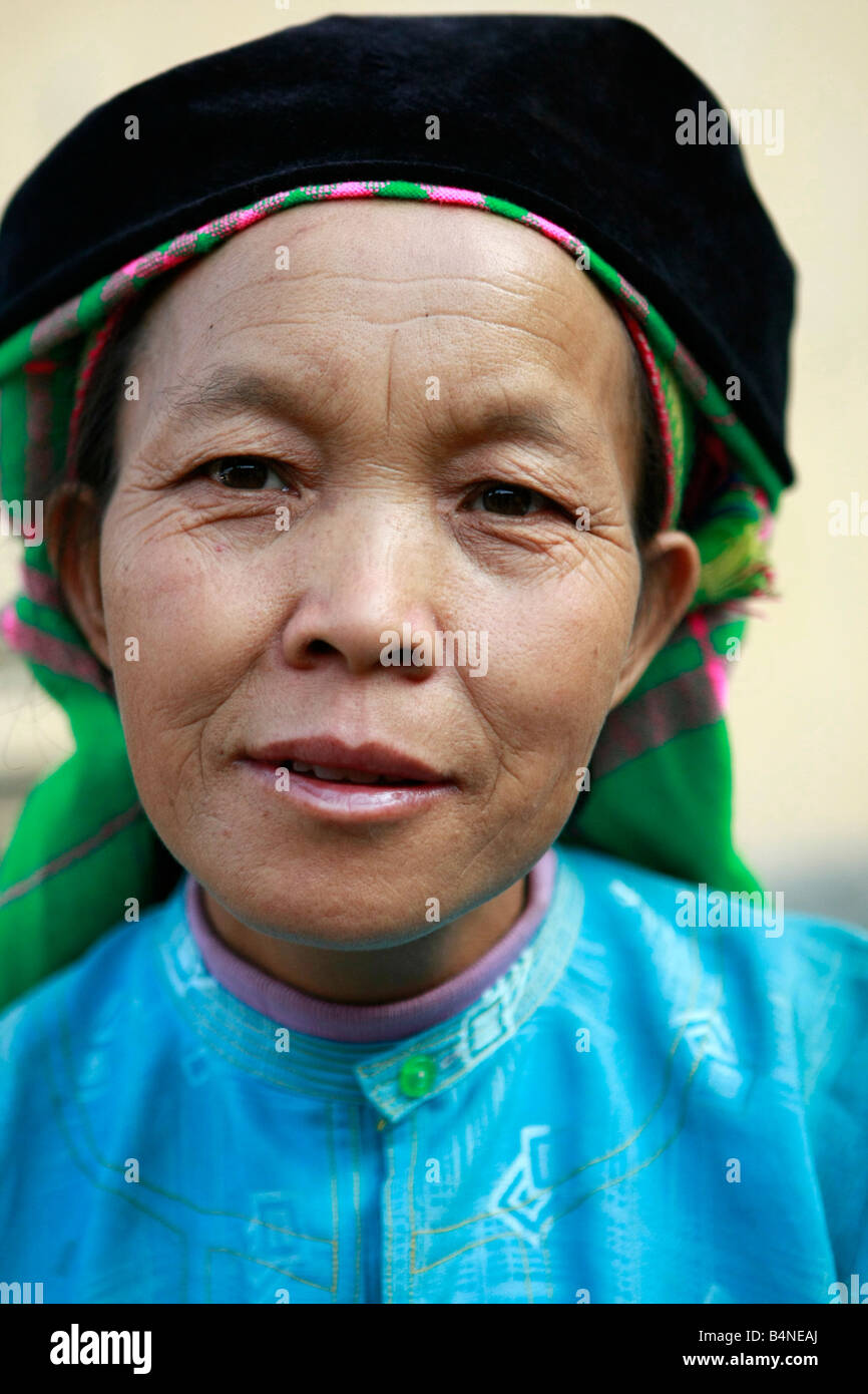 White Hmong tribeswoman at Dong Van market, Ha Giang Province, Vietnam ...