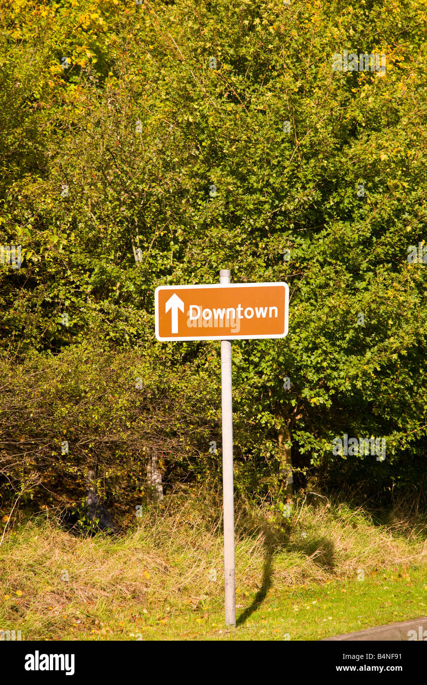 Brown road sign hi-res stock photography and images - Alamy
