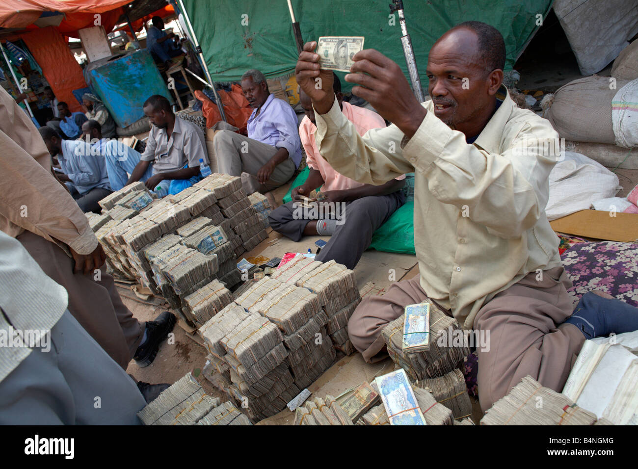 Money changers in Hargeisa, Somaliland, Somalia Stock Photo - Alamy