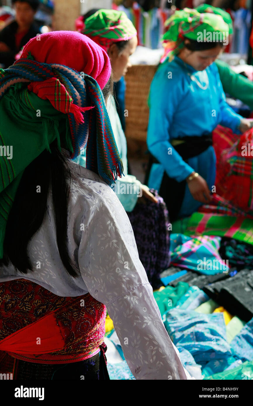 White Hmong tribeswomen at Dong Van market, Ha Giang Province, Vietnam ...
