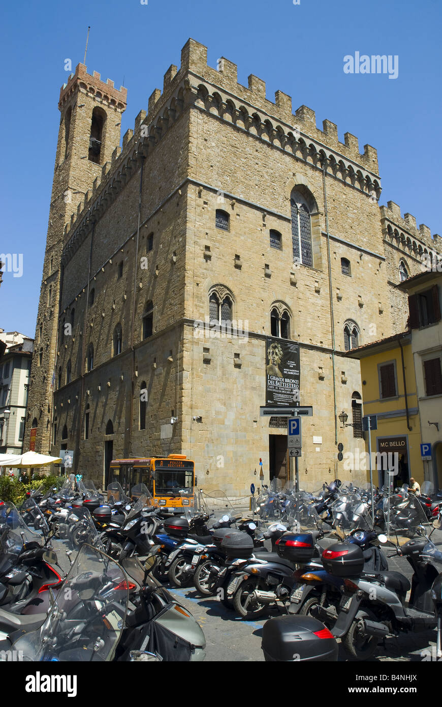Piazza di San Firenze and Museo del Bargello, Firenze, Toscana, Italia ...