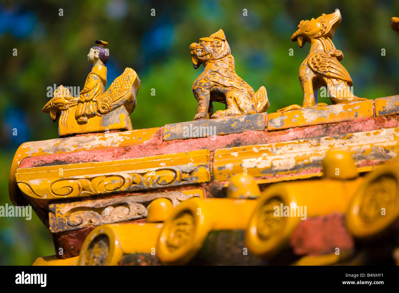 Roof figures hi-res stock photography and images - Alamy