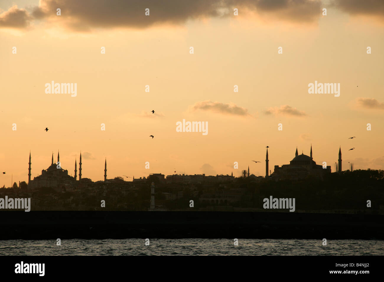 Silhouette skyline istanbul hi-res stock photography and images - Alamy