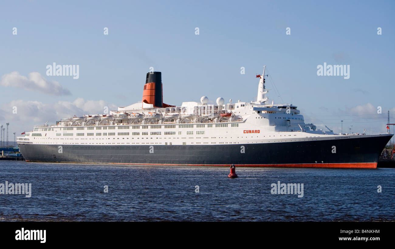 Qe2 hi-res stock photography and images - Alamy