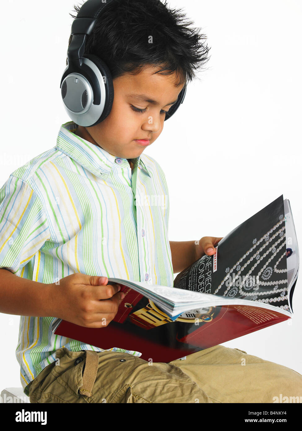 Boy reading a book profile hi-res stock photography and images - Alamy